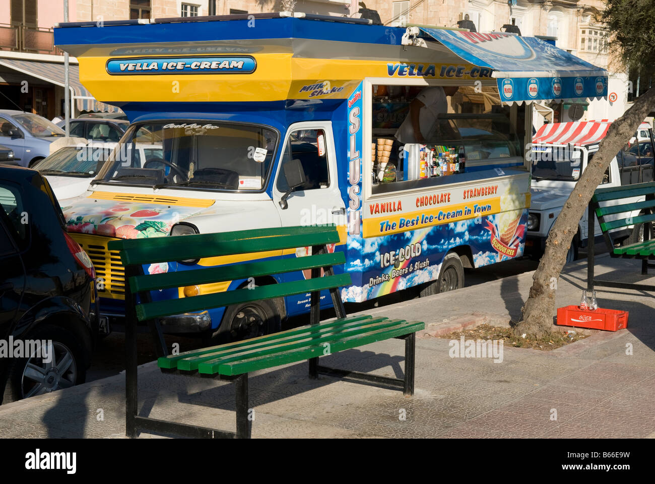 Car selling ice cream hi-res stock photography and images - Alamy