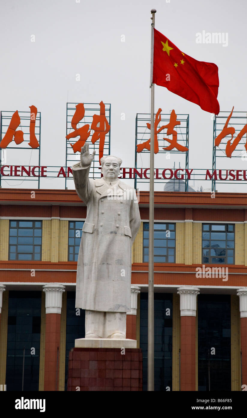 Statue of chairman mao tse tung china hi-res stock photography and ...