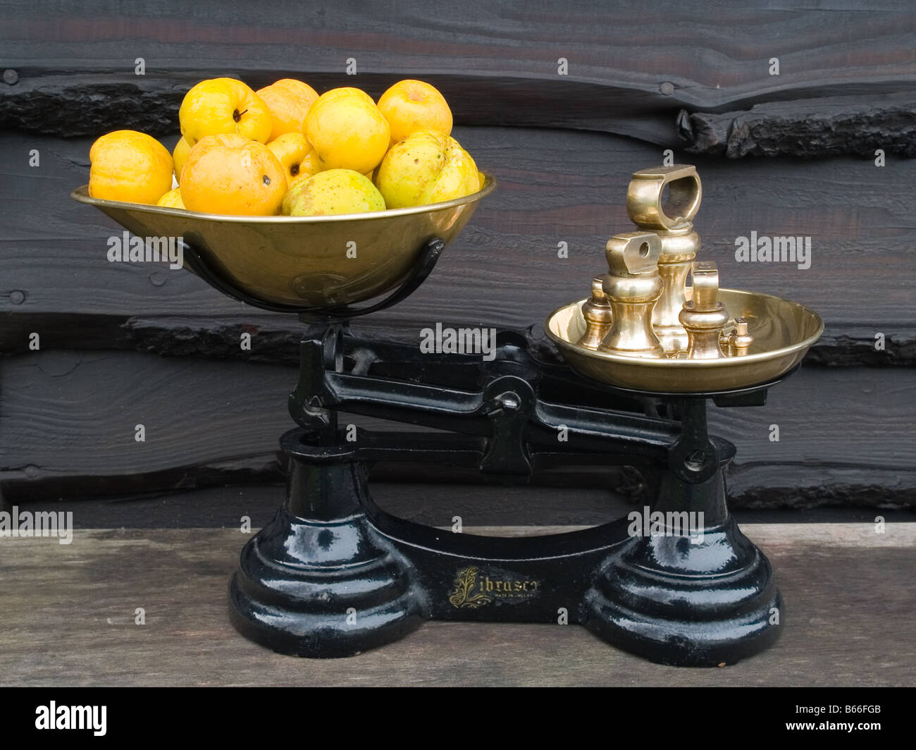 Brass scales hi-res stock photography and images - Alamy