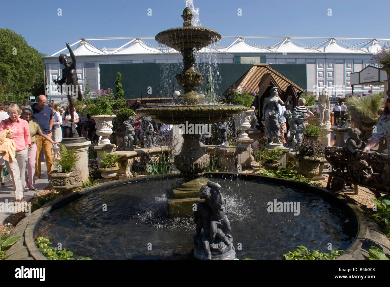 Chelsea Flower Show 2007 water feature Stock Photo - Alamy