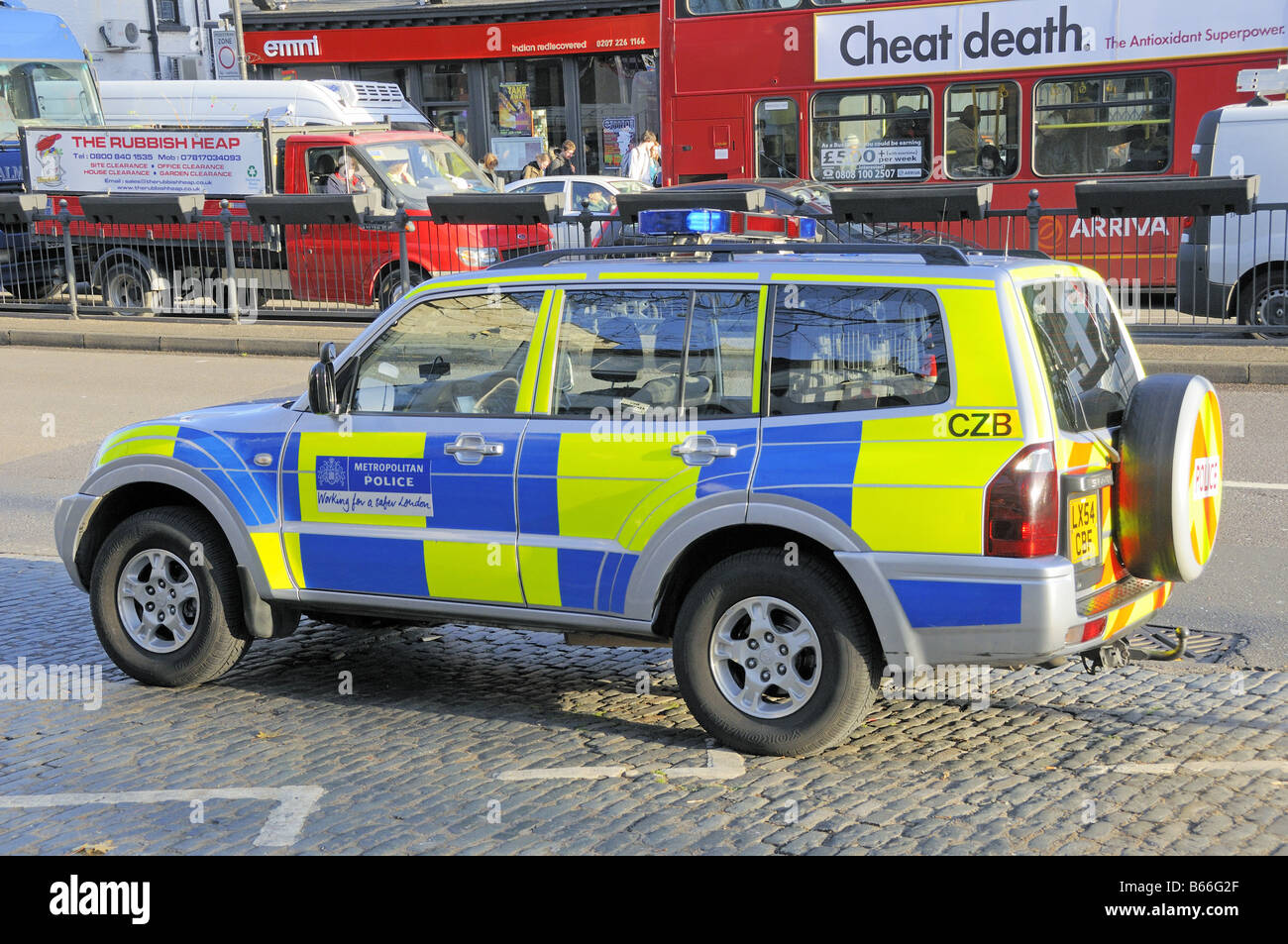 London metropolitan police vehicles hi-res stock photography and images ...