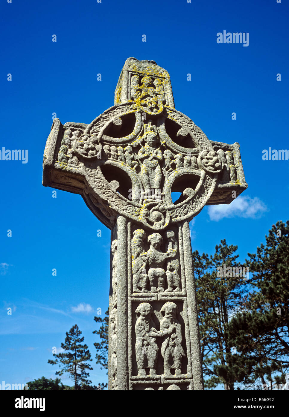 Clonmacnoise cross hi-res stock photography and images - Alamy