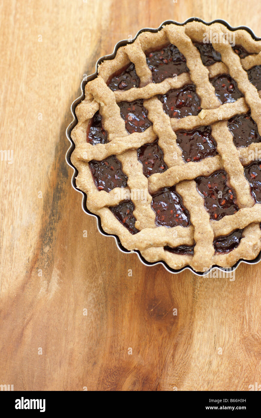 linzertorte or linzer torte (austrian pastry Stock Photo - Alamy