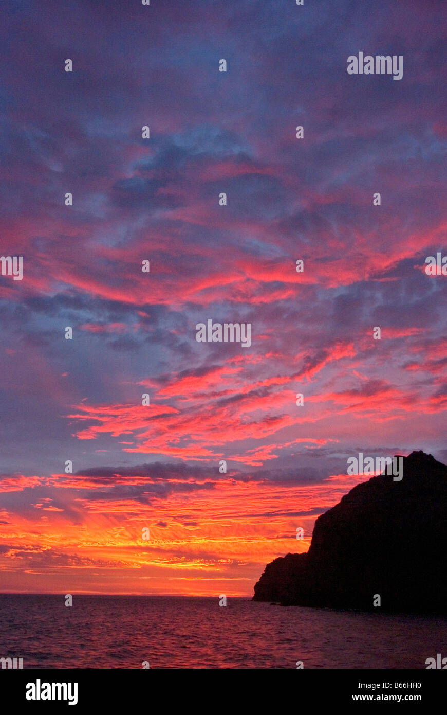 Photo sunset over sea hi-res stock photography and images - Alamy