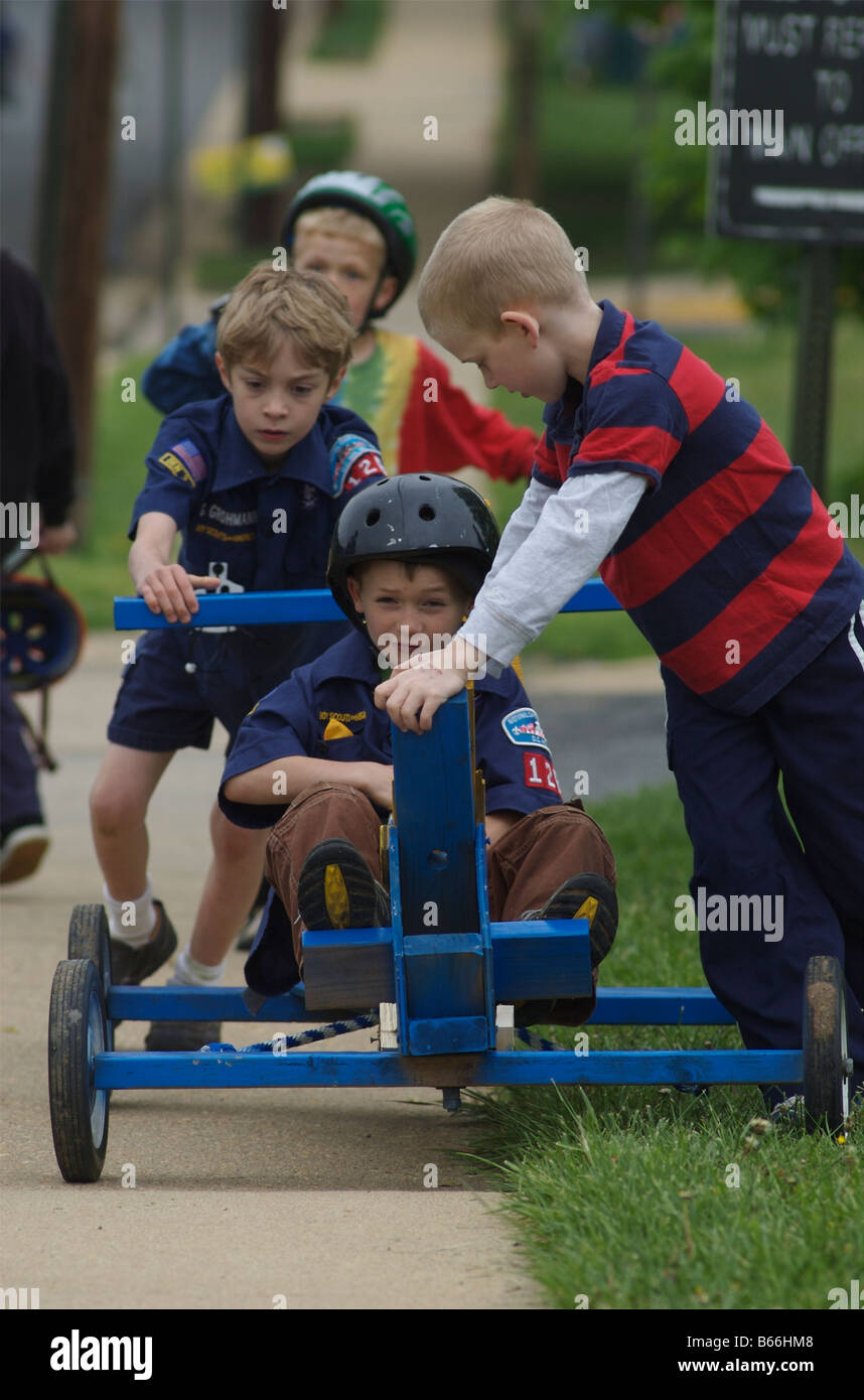 Cubscouts getting a Cubmobile cart ready for a race Stock Photo - Alamy