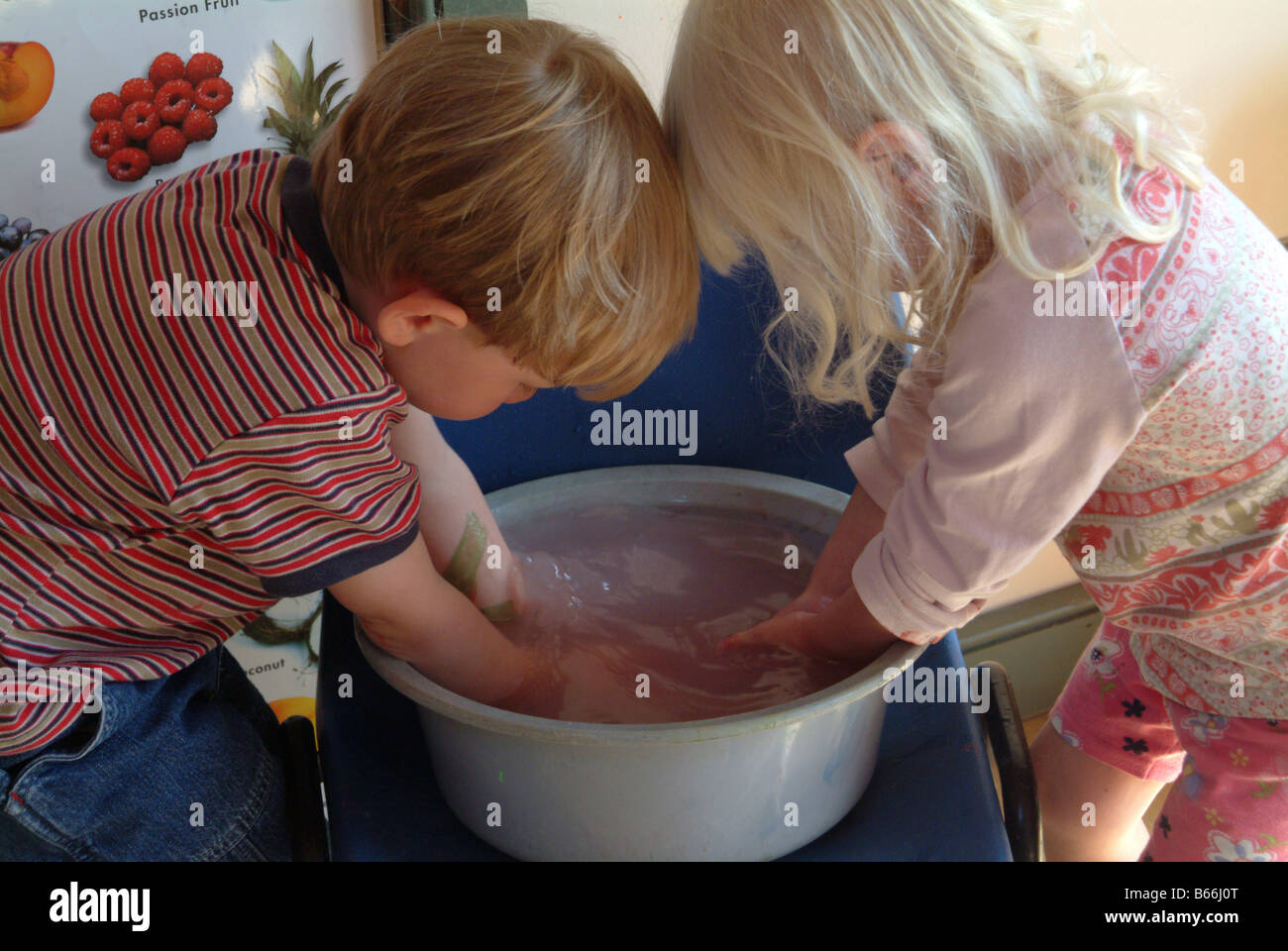 Children washing hands in a washing up bowl Stock Photo - Alamy