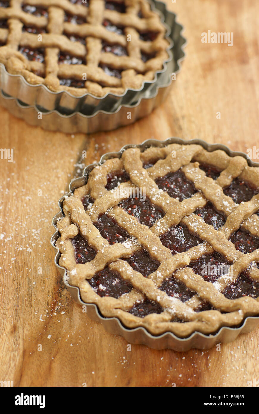 Linzer Torte or Linzertorte (austrian pastry Stock Photo - Alamy