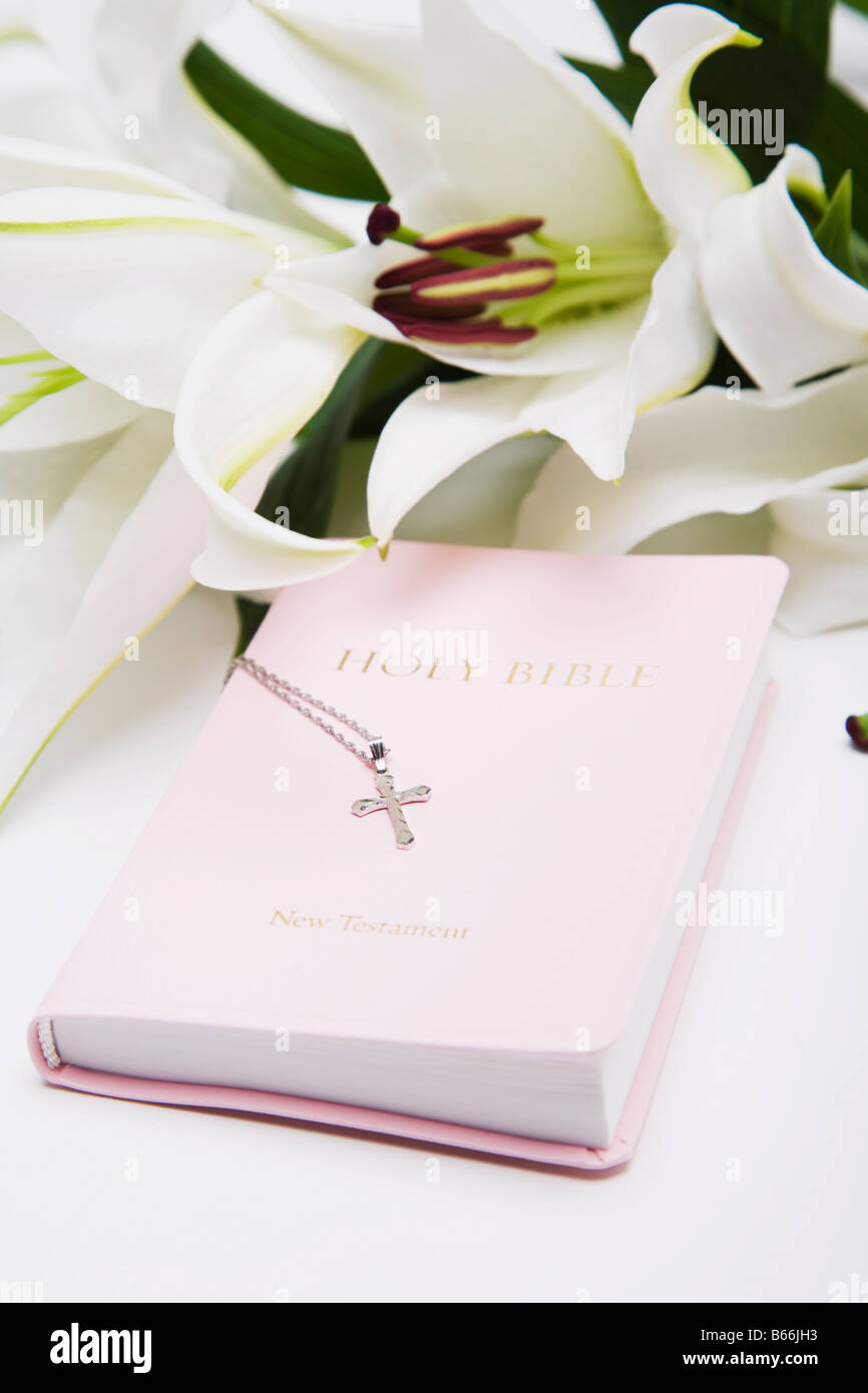 White bible flowers hi-res stock photography and images - Alamy