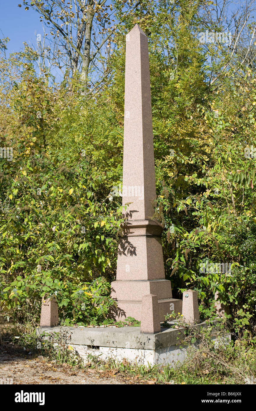 Obelisk cemetery hi-res stock photography and images - Alamy