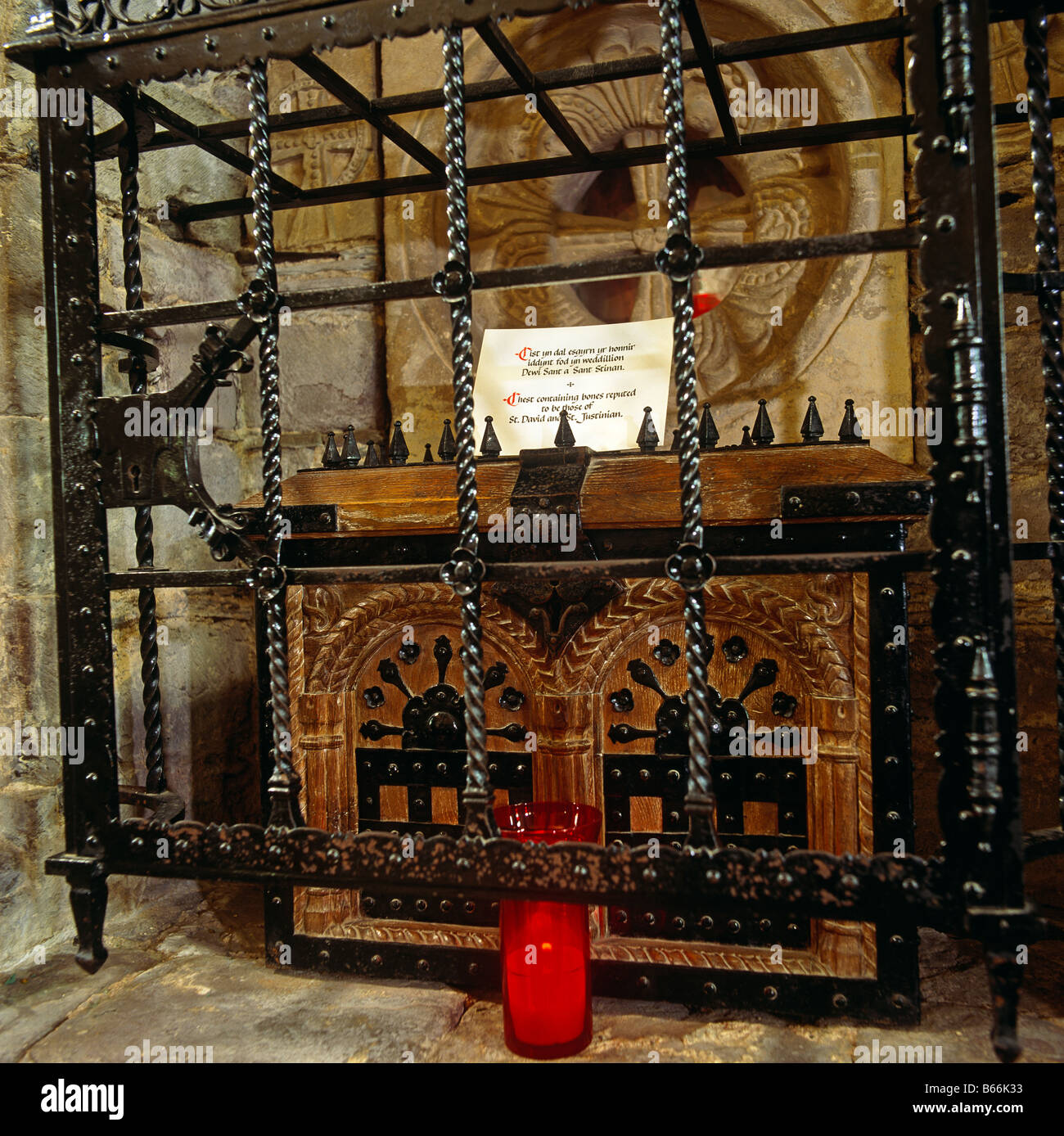 Medieval shrine hi-res stock photography and images - Alamy