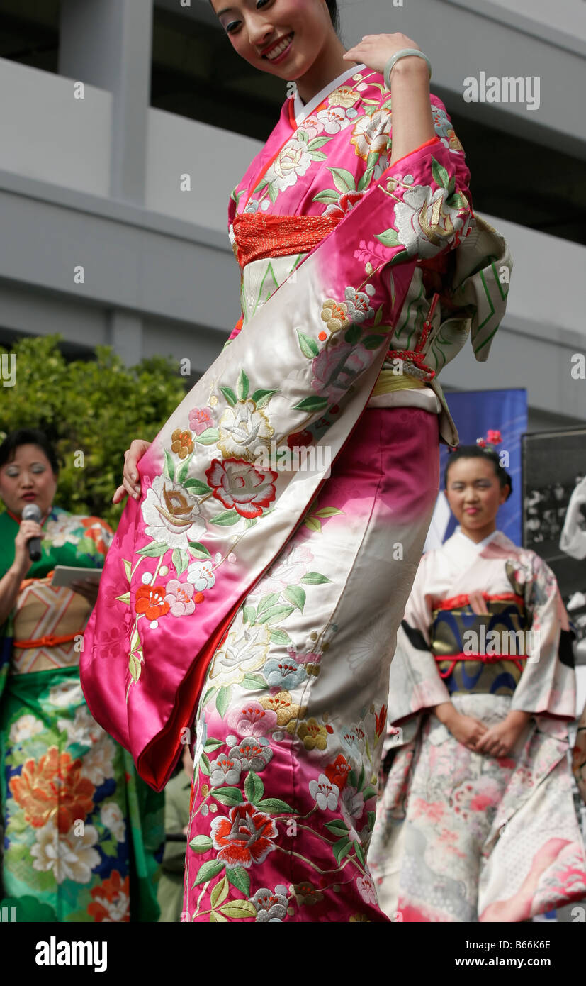 Kimono fashion model Stock Photo - Alamy