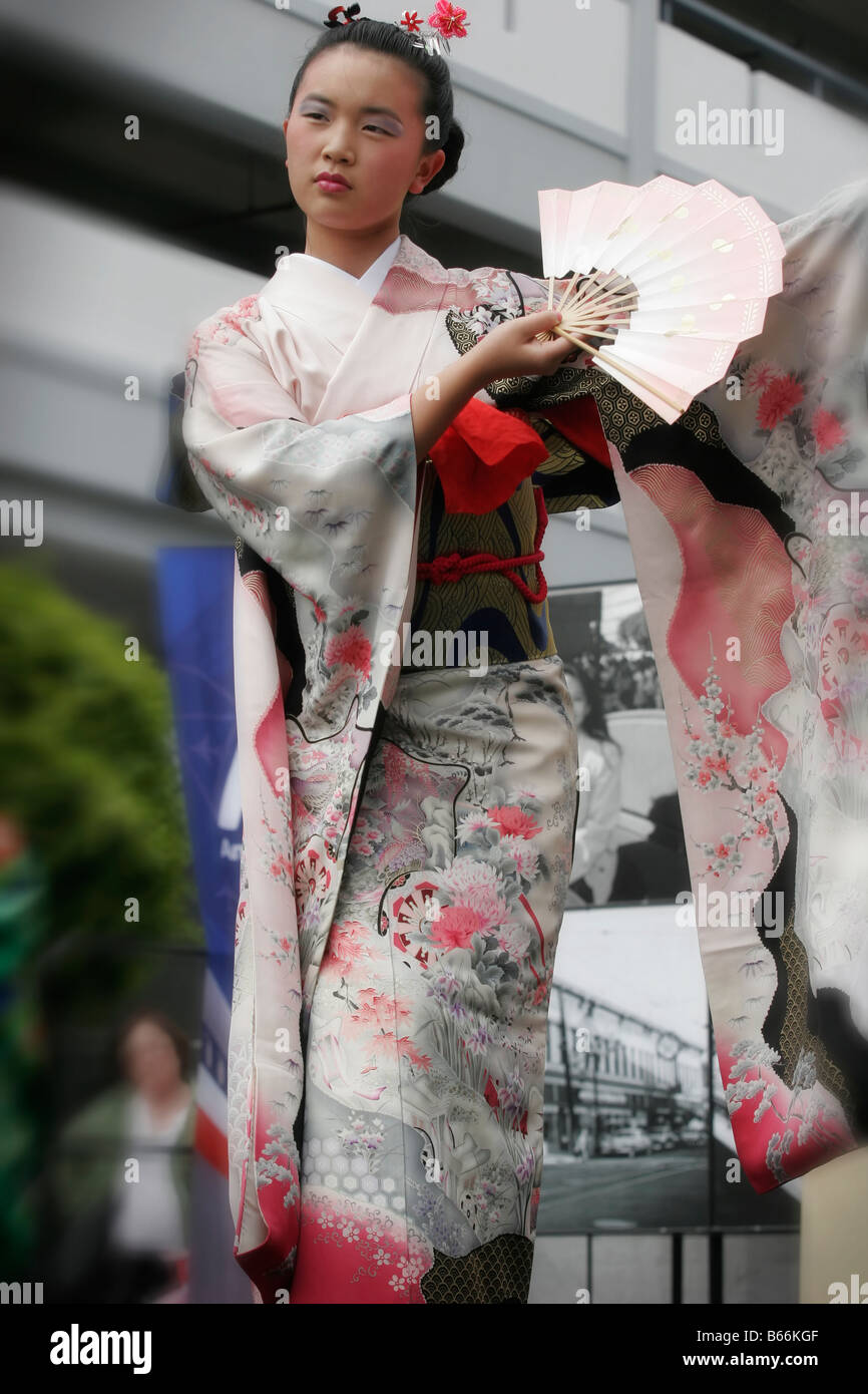 Kimono fashion model Stock Photo - Alamy