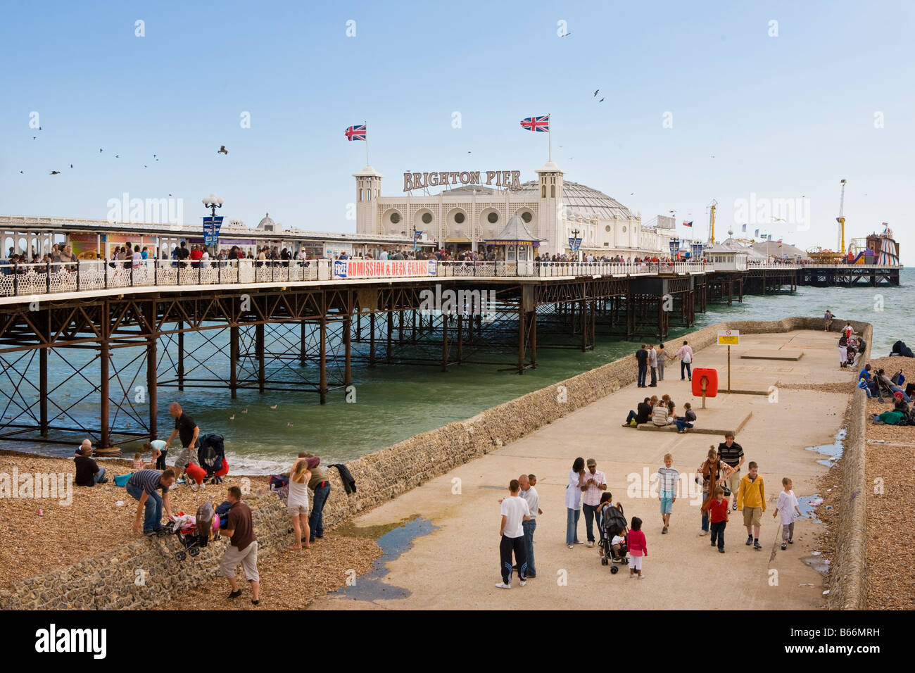 Whole pier hi-res stock photography and images - Alamy