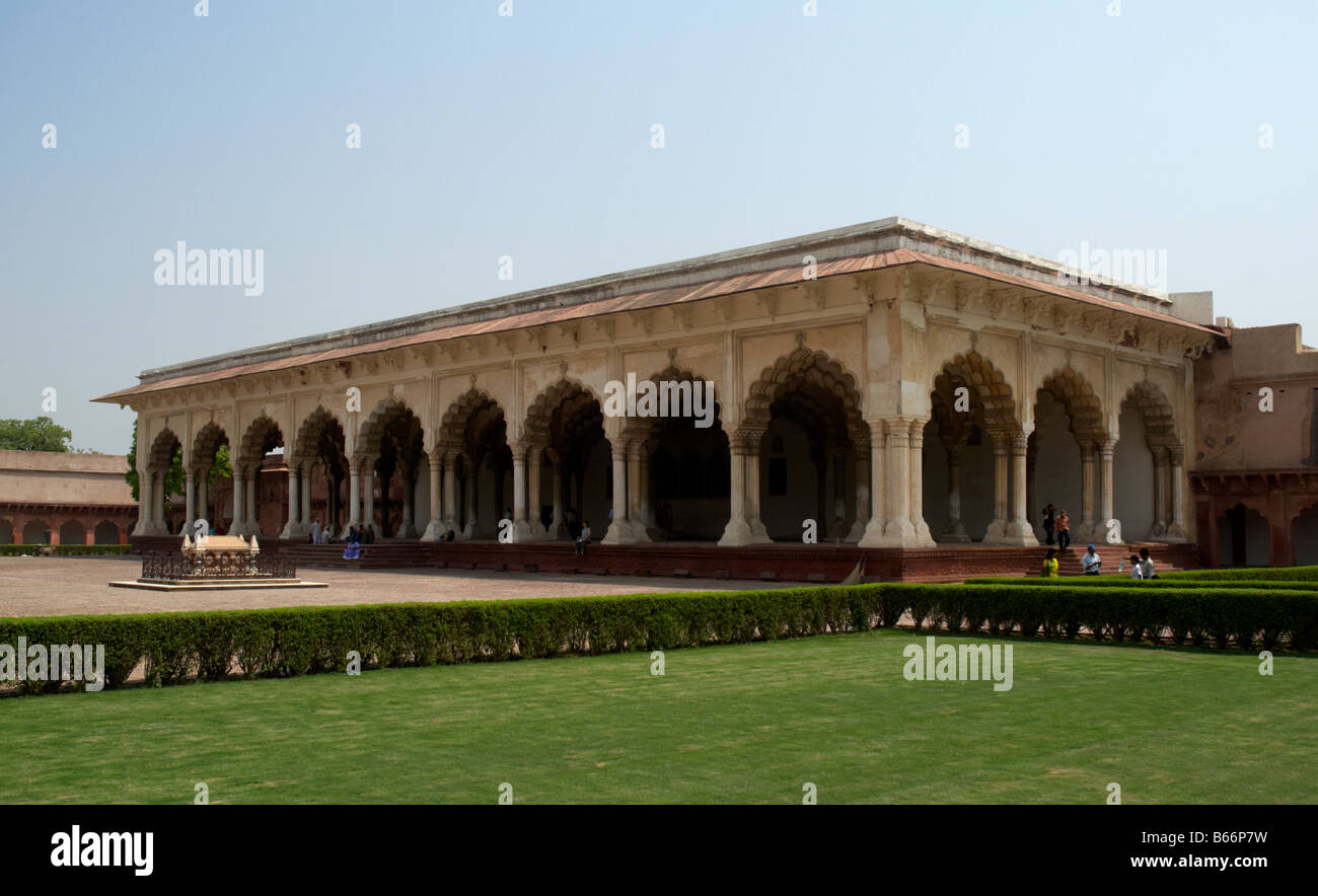 The Diwan-i-am Palace (Hall of Public Audiences) inside Agra Fort ...