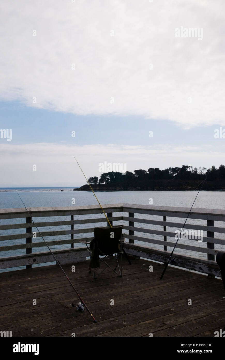White wood pier hi-res stock photography and images - Alamy
