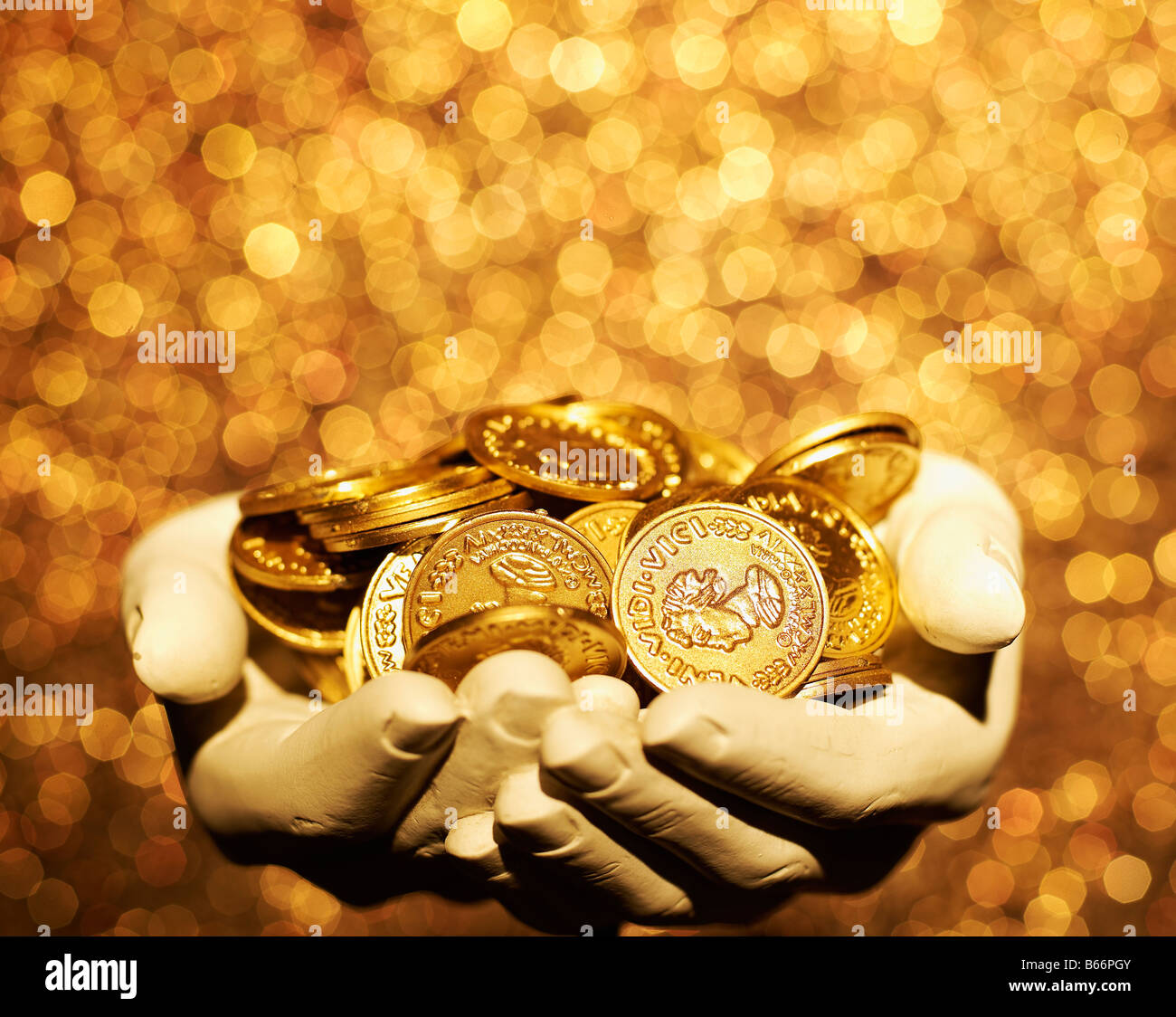 Gold hand sculpture hi-res stock photography and images - Alamy