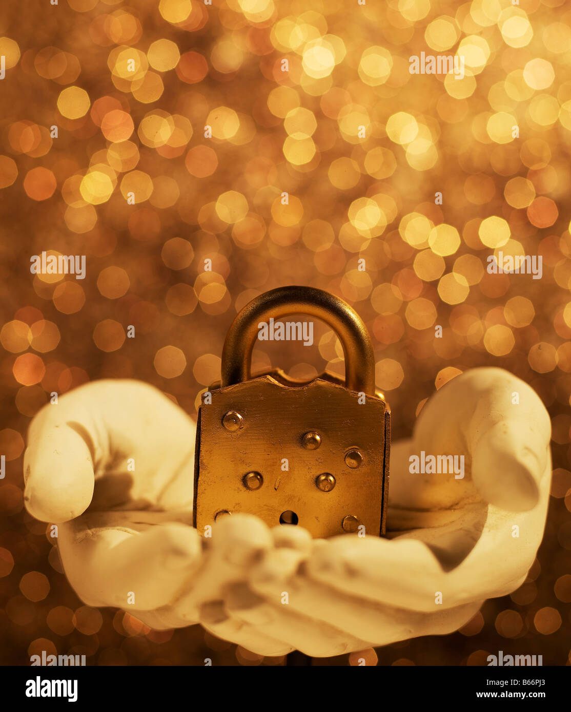 Golden padlock hi-res stock photography and images - Alamy