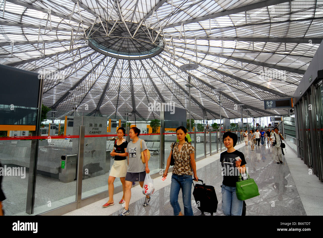 Interior of newly renovated Shanghai South Railway station, Shanghai ...