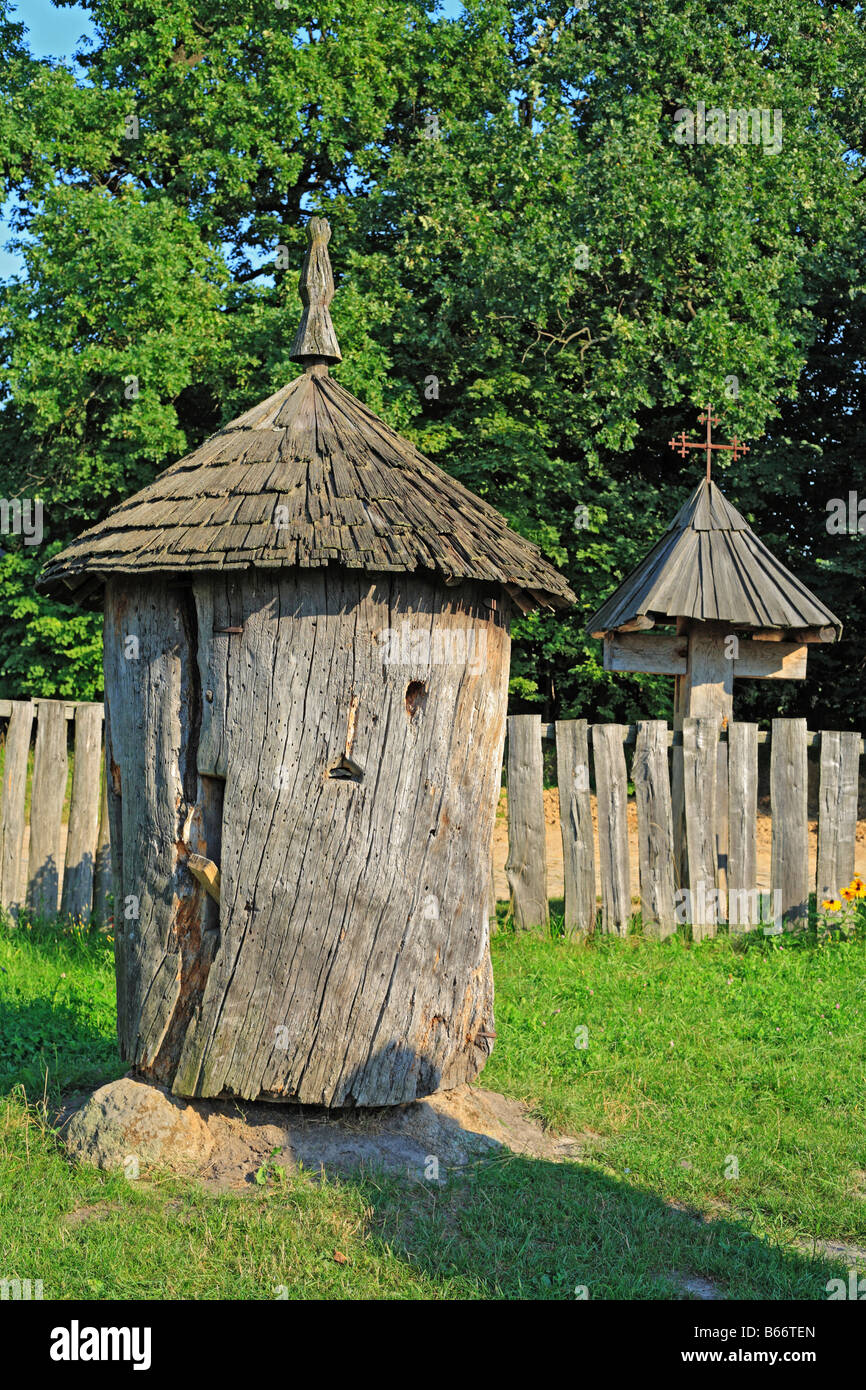 Ukrainian traditional wooden bee hive, Pirogovo (Pyrohiv), open air ...