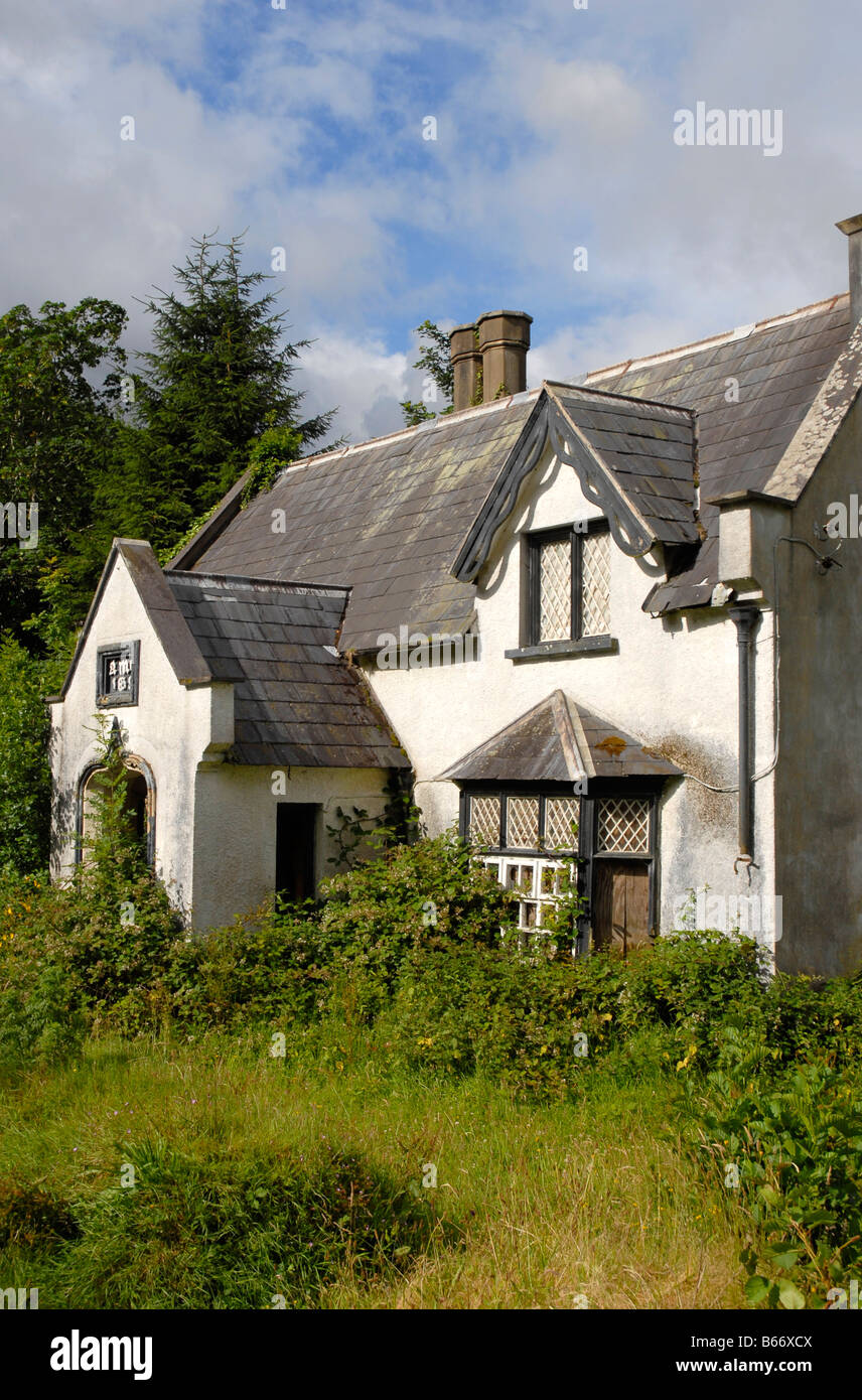 Boarded windows hi-res stock photography and images - Alamy