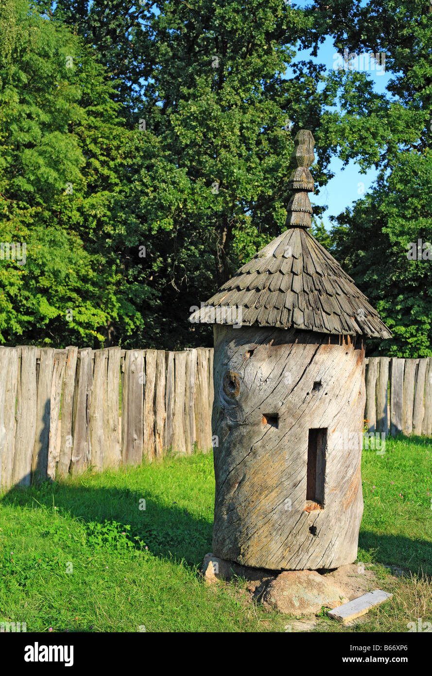 Ukrainian traditional wooden bee hive, Pirogovo (Pyrohiv), open air ...