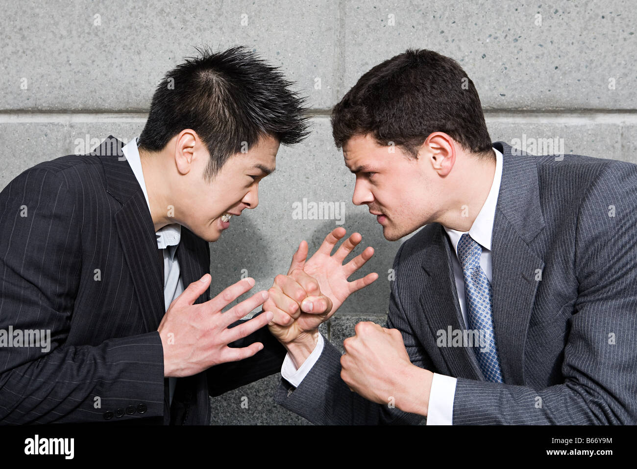 Two men fighting street hi-res stock photography and images - Alamy