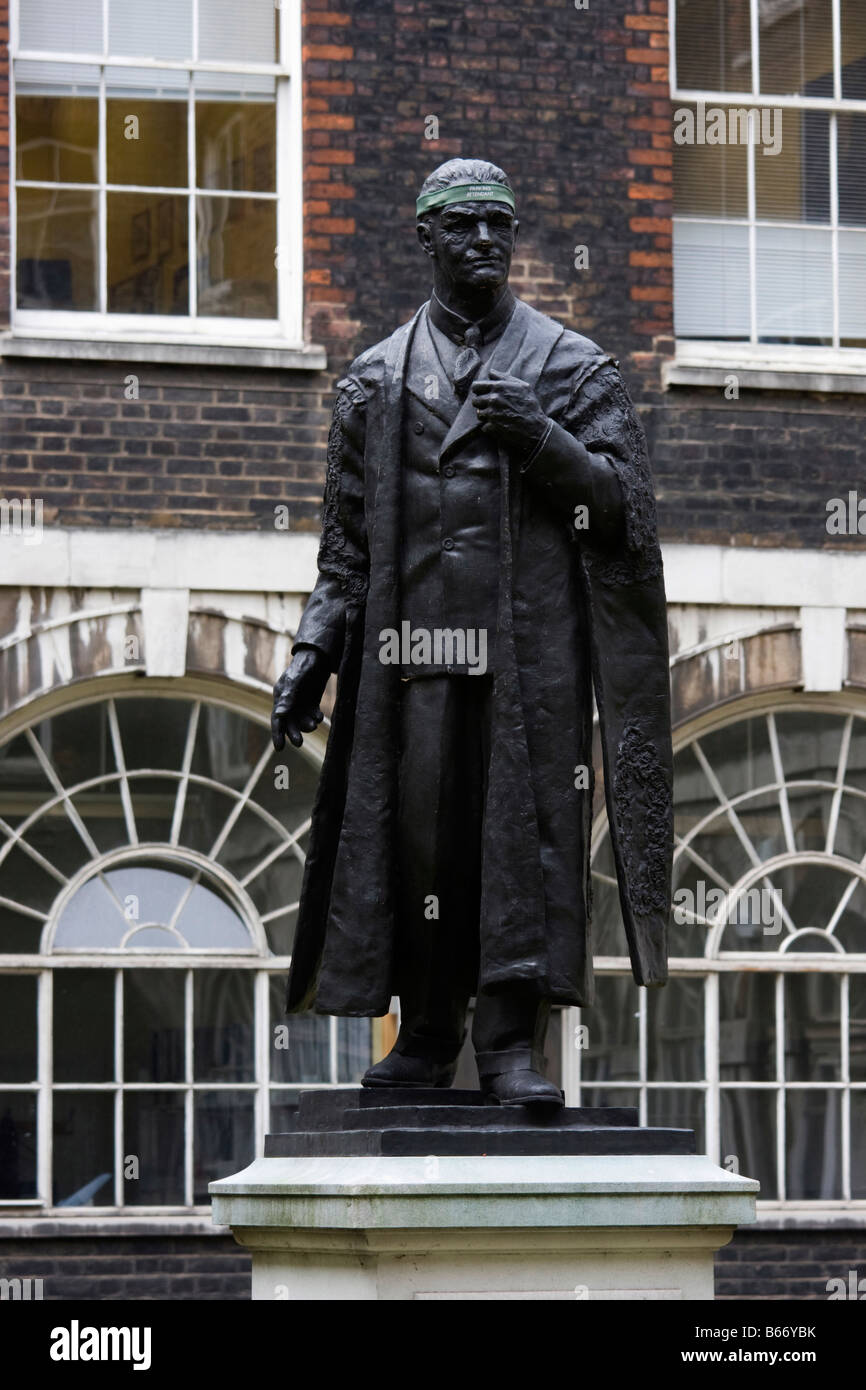 The Statue of Viscount Nuffield Guys Hospital Southwark London GB UK ...