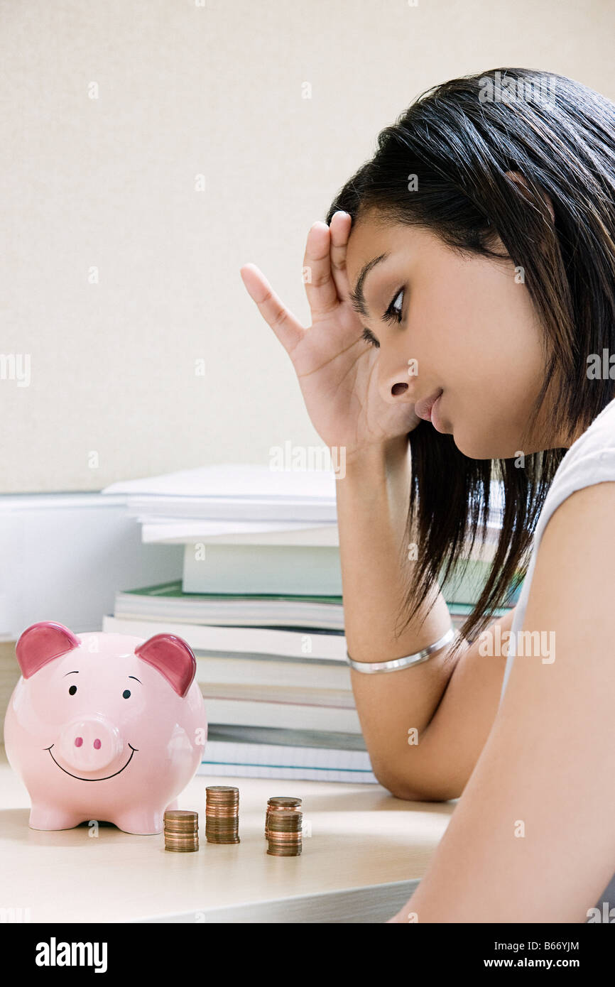 Student money university hi-res stock photography and images - Alamy