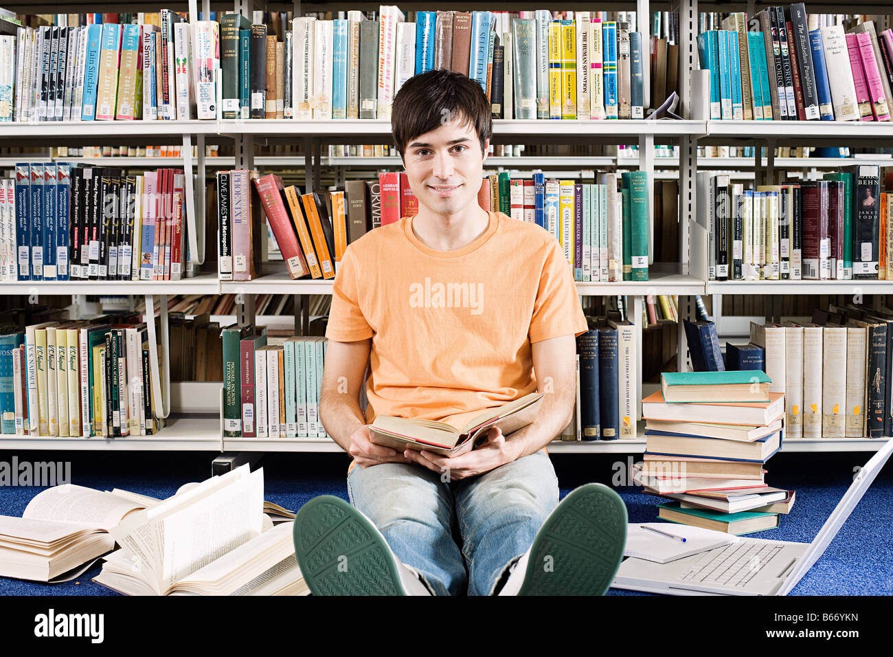 Student in library Stock Photo - Alamy