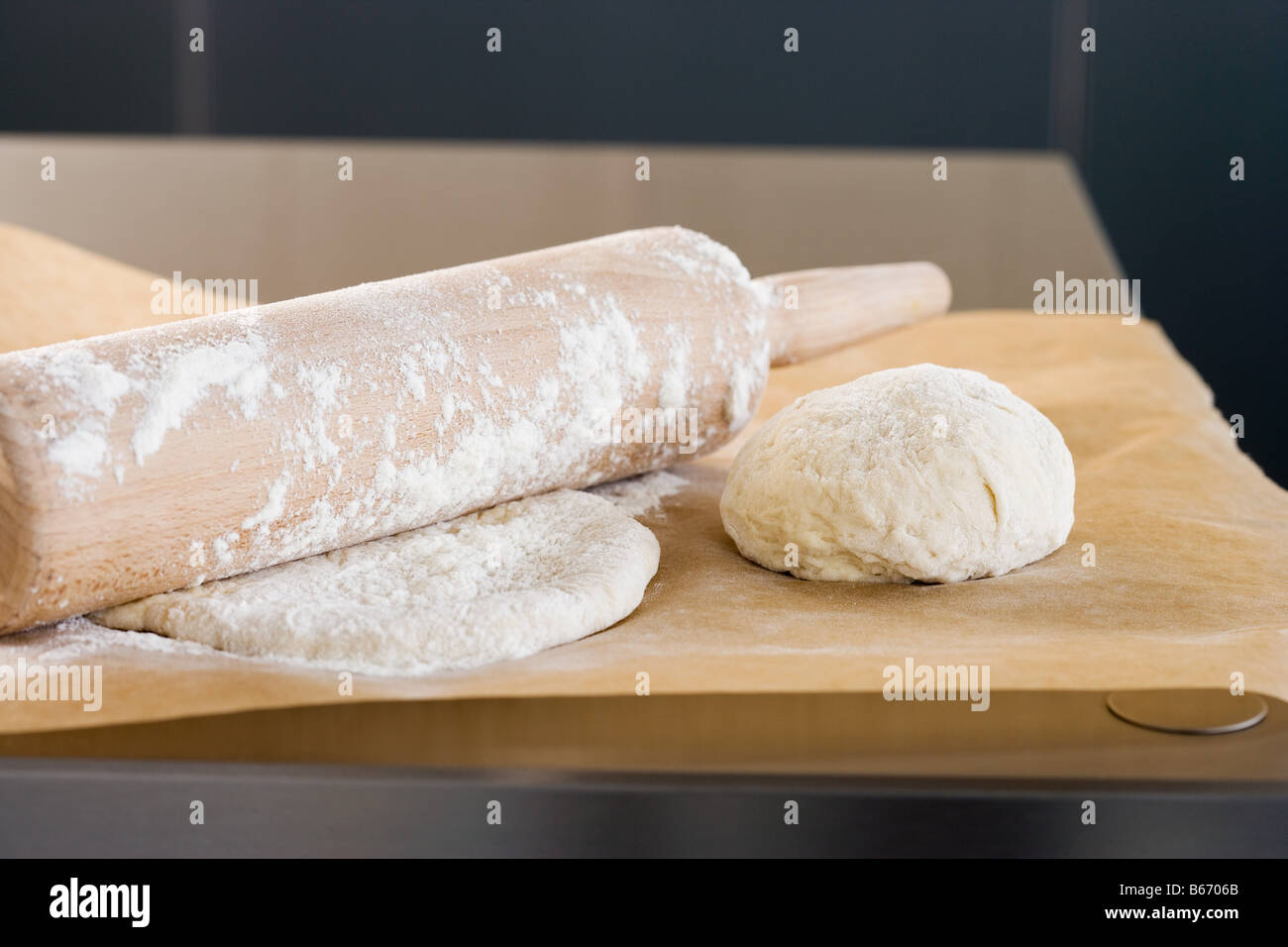Rolling pin and dough Stock Photo - Alamy