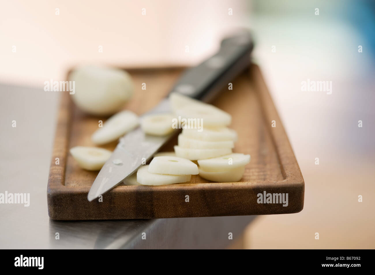 Slices of garlic Stock Photo - Alamy
