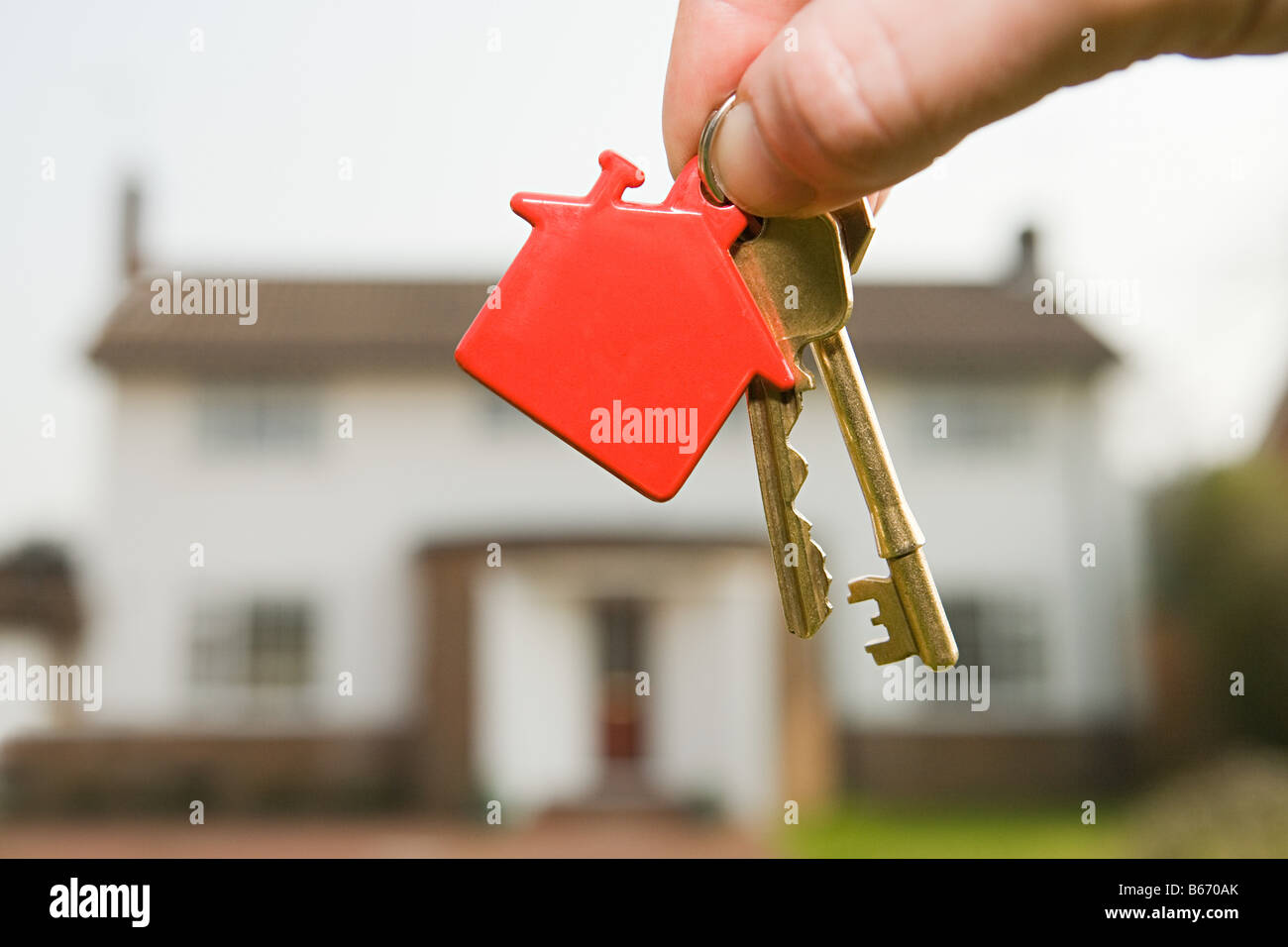 Person holding house keys Stock Photo - Alamy