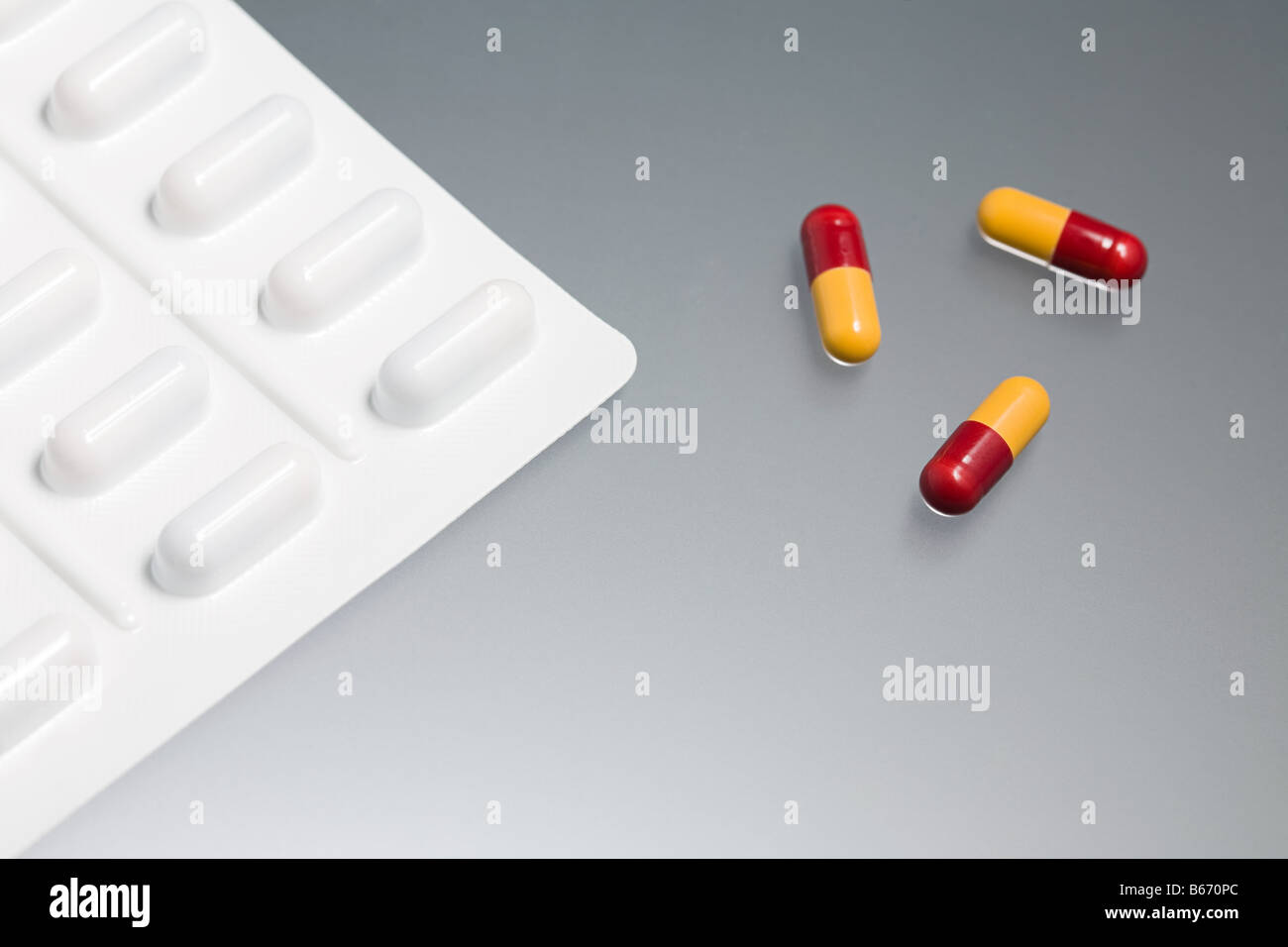 Medium group of tablets hi-res stock photography and images - Alamy