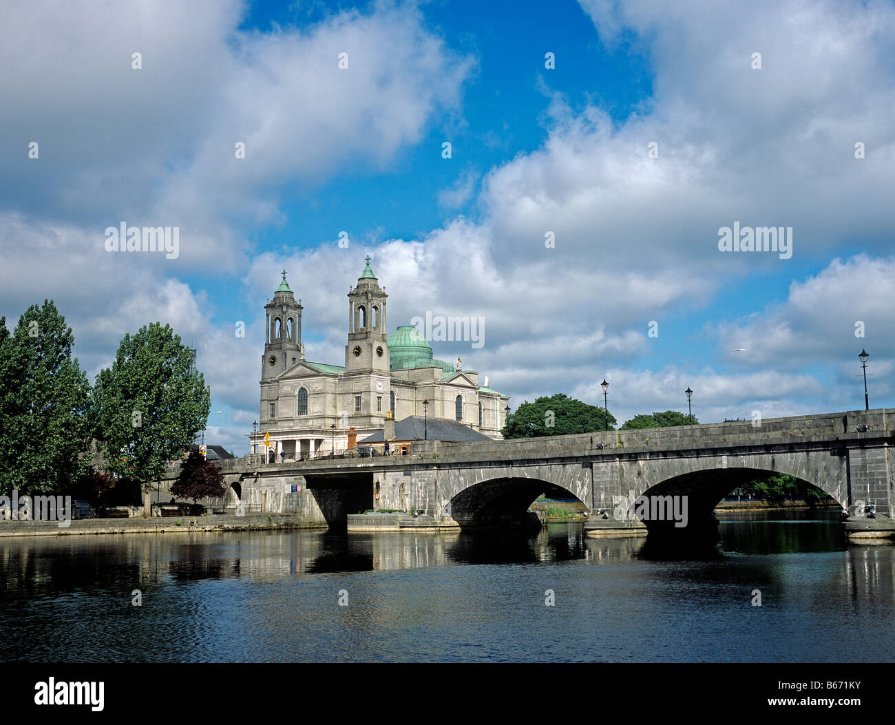 Shannon bridge athlone ireland hi-res stock photography and images - Alamy