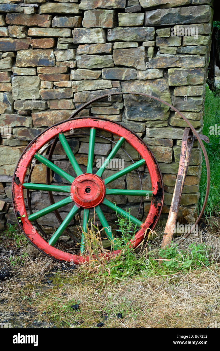 Cart leaning against wall hi-res stock photography and images - Alamy
