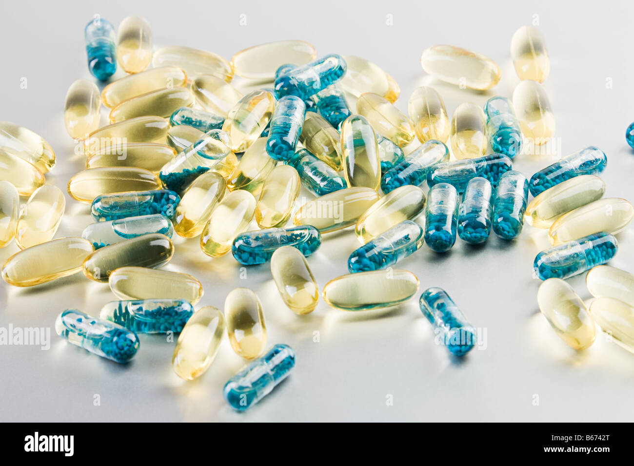 Blue and yellow capsules hi-res stock photography and images - Alamy