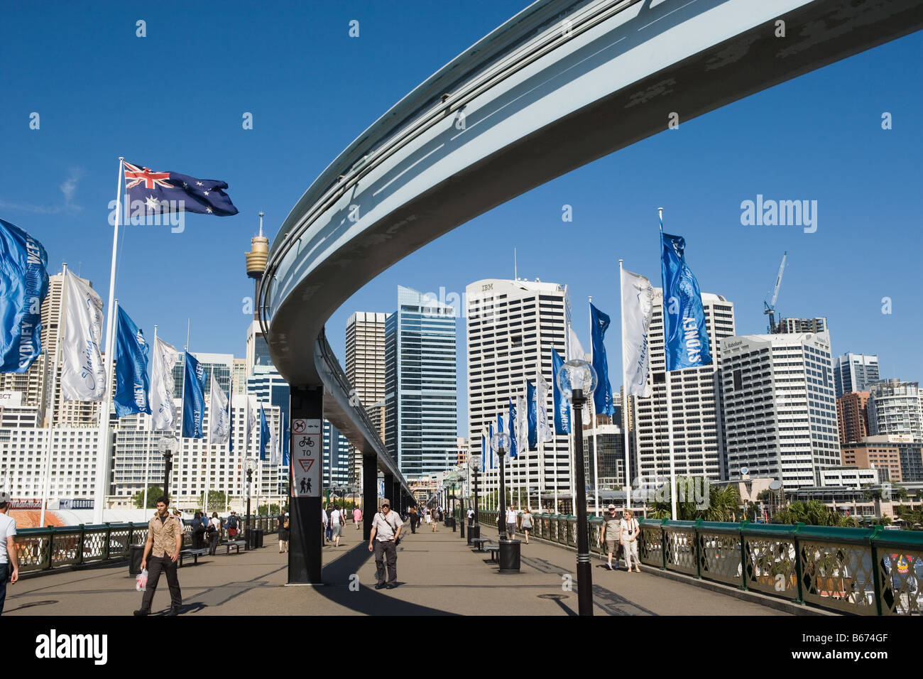 Darling harbor sydney monorail hi-res stock photography and images - Alamy