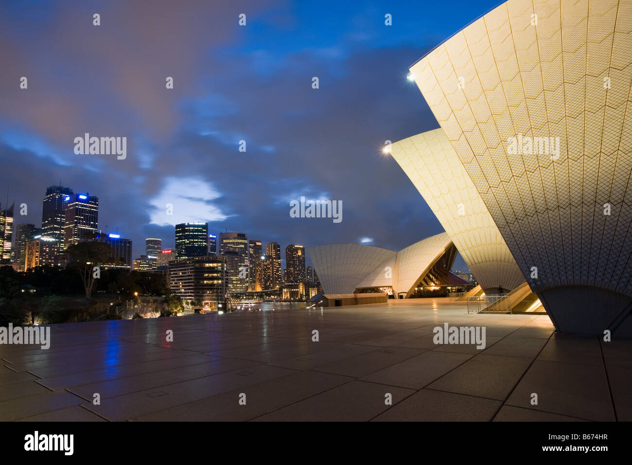 Opera house night skyline hi-res stock photography and images - Alamy