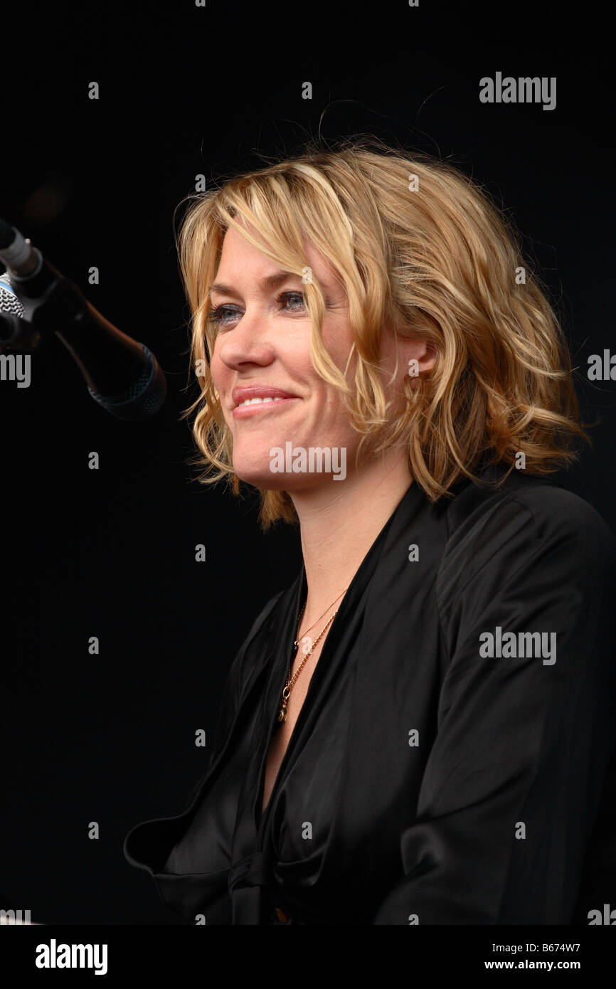 Female welsh singer hi-res stock photography and images - Alamy