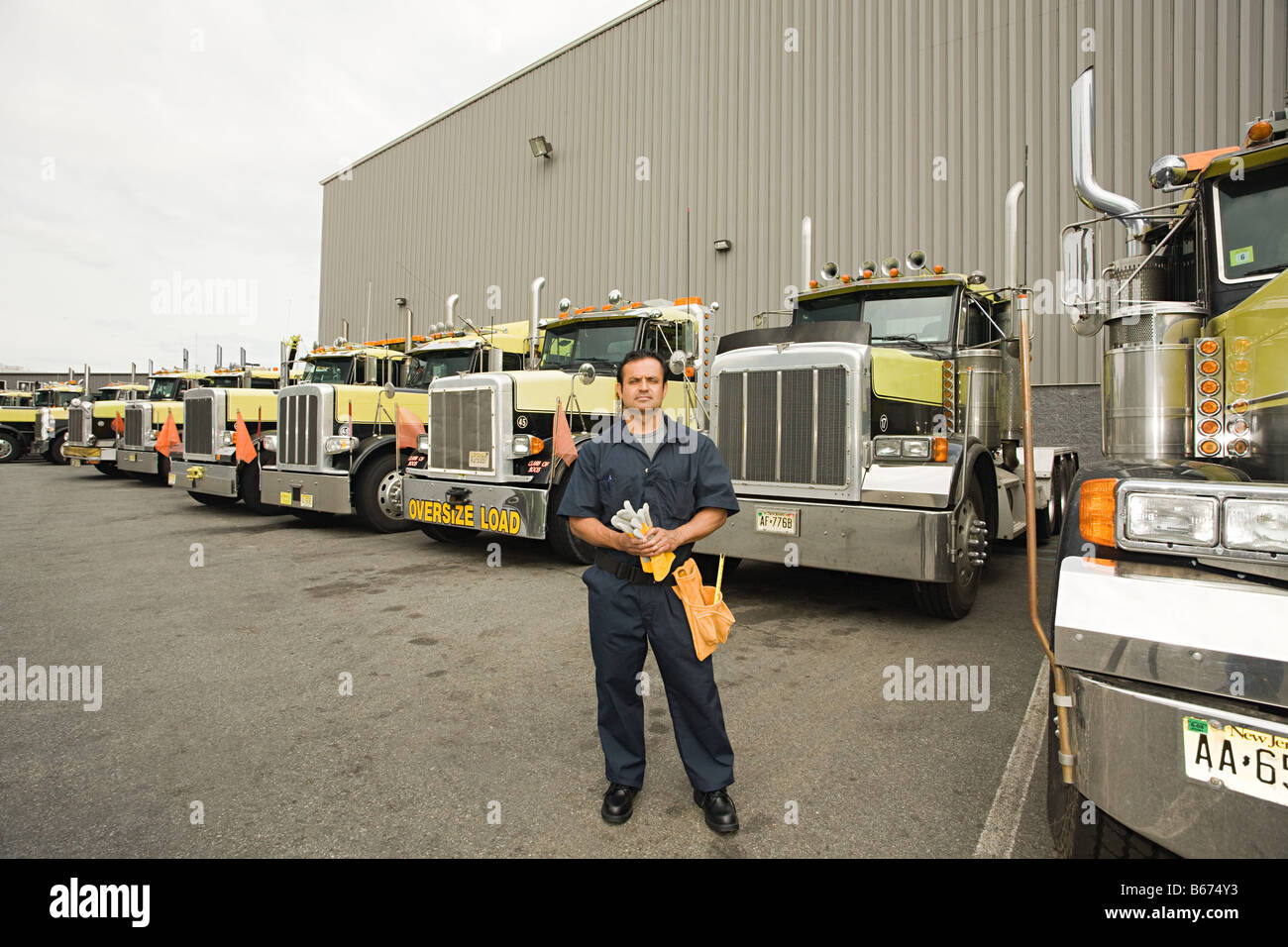 Transit worker hi-res stock photography and images - Alamy