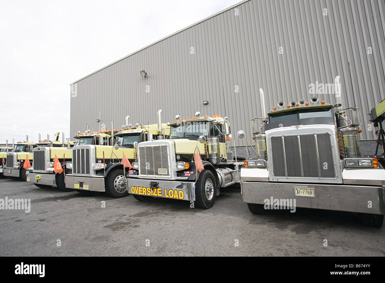 Position of trucks hi-res stock photography and images - Alamy