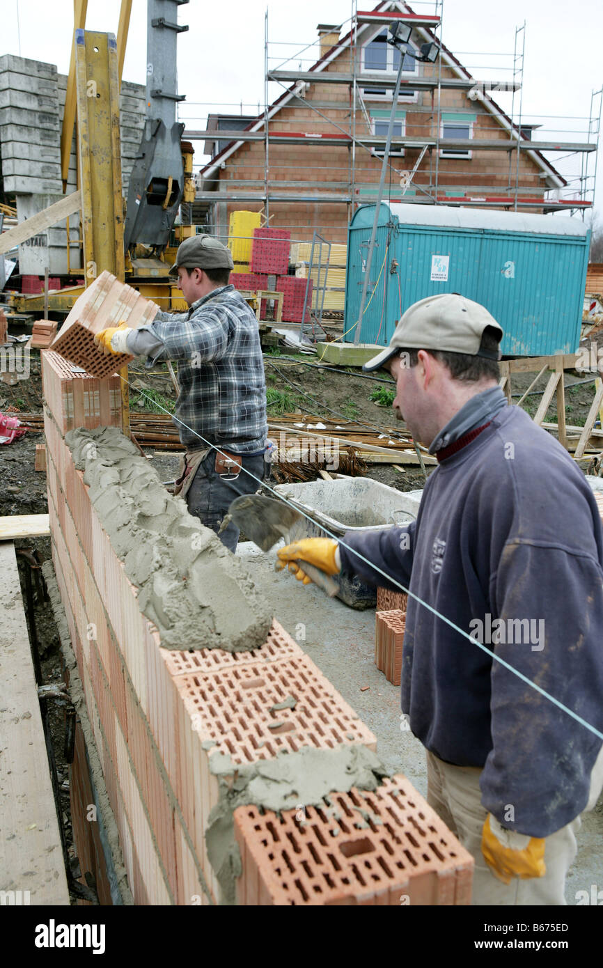 DEU, Germany, Essen : Bricklayer at work, building of a house ...