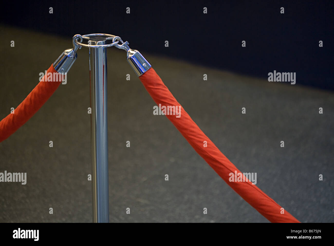 Red cord barrier hi-res stock photography and images - Alamy