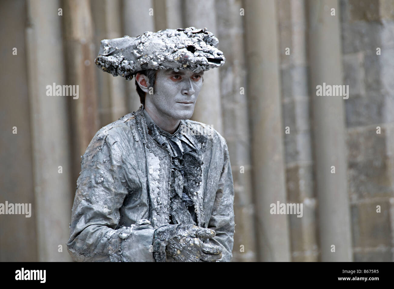 a mime artist in carcassone la cite france painted in pure gray ...