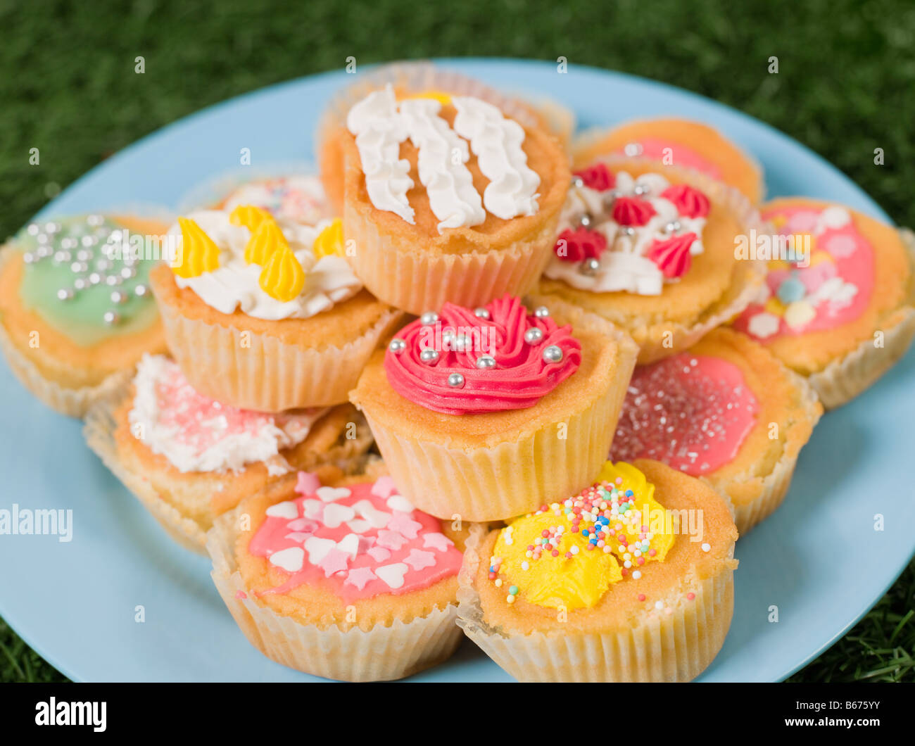 Stack cupcakes hi-res stock photography and images - Alamy