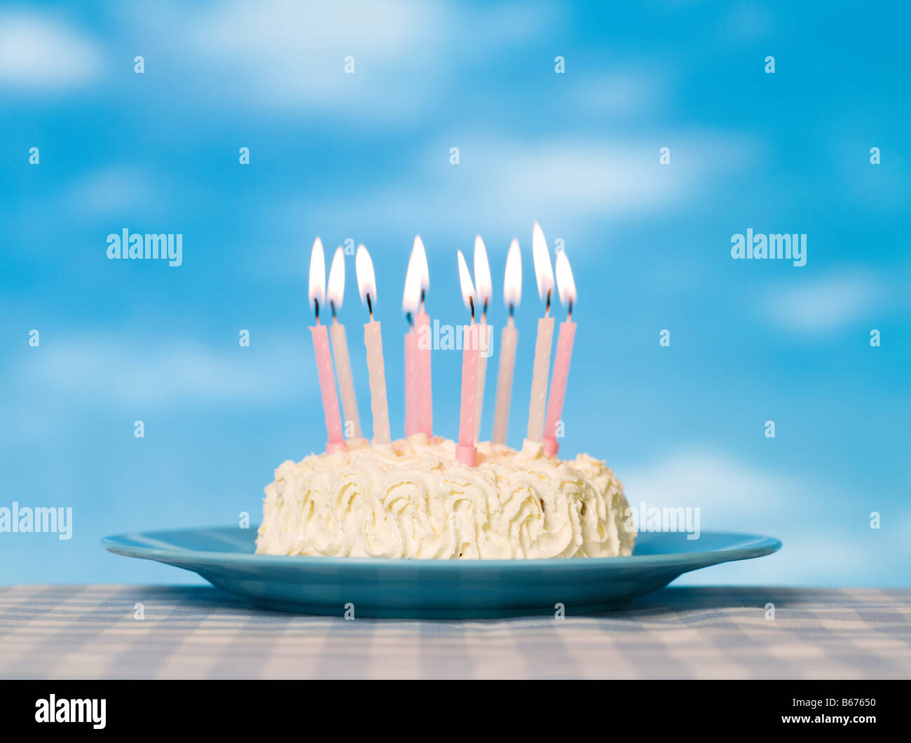 Candles on a birthday cake Stock Photo - Alamy
