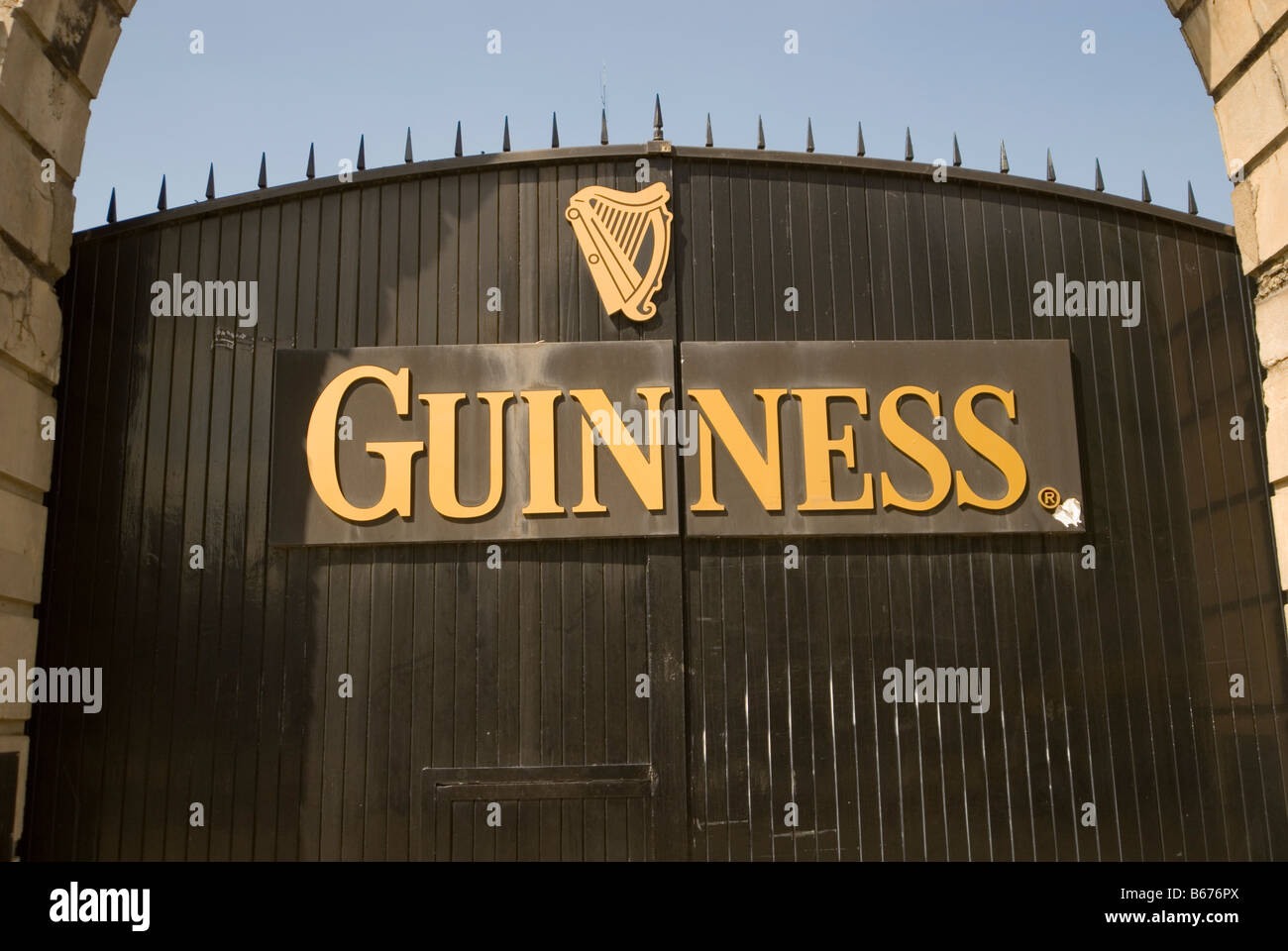 Dublin gate pub hi-res stock photography and images - Alamy