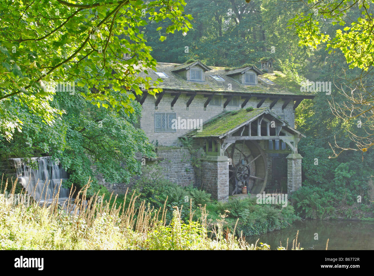 Old mill and waterwheel hi-res stock photography and images - Alamy