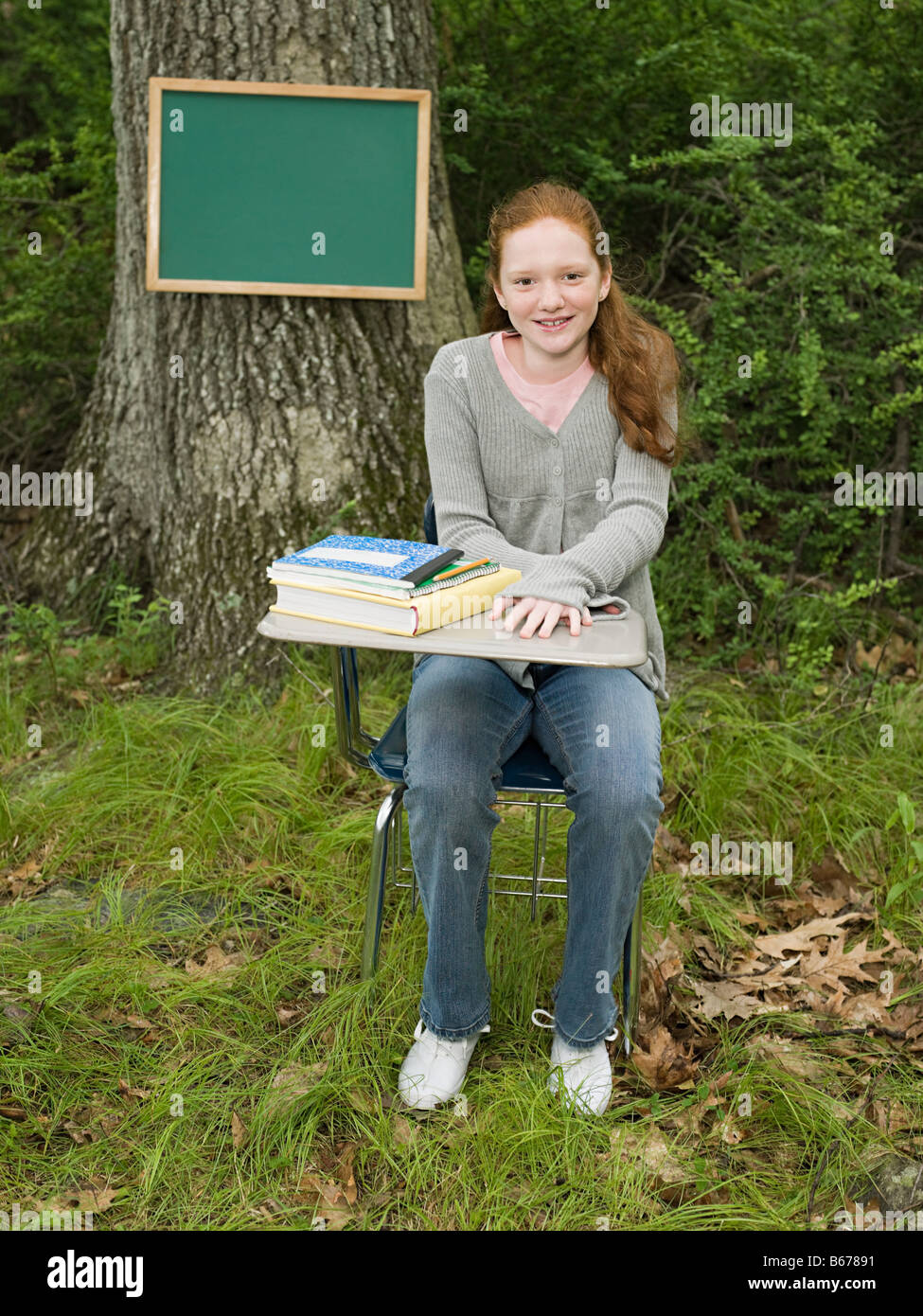 Person sat at desk hi-res stock photography and images - Alamy