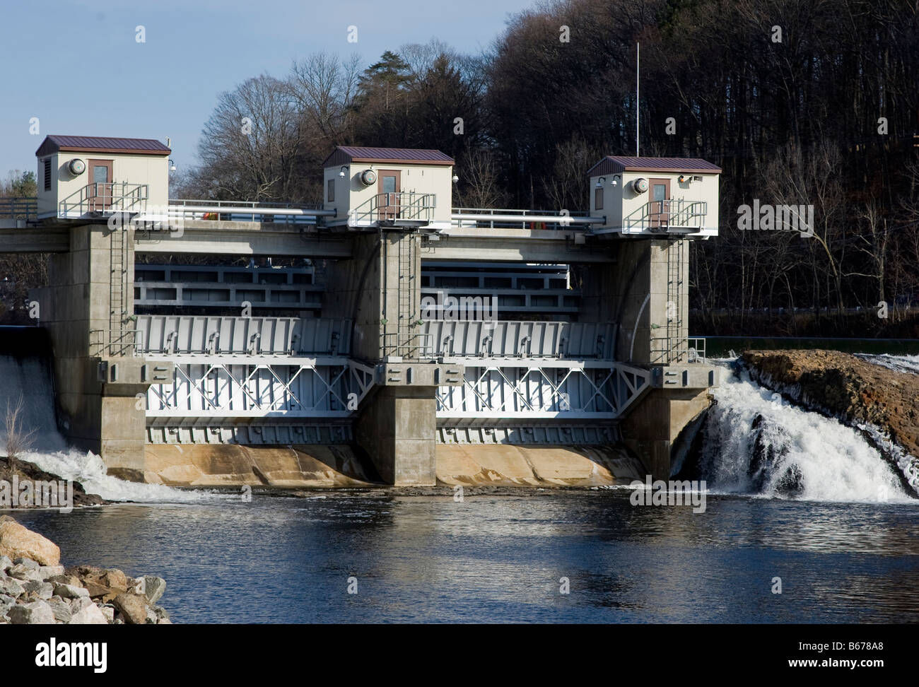 Water flowing from dam hi-res stock photography and images - Alamy
